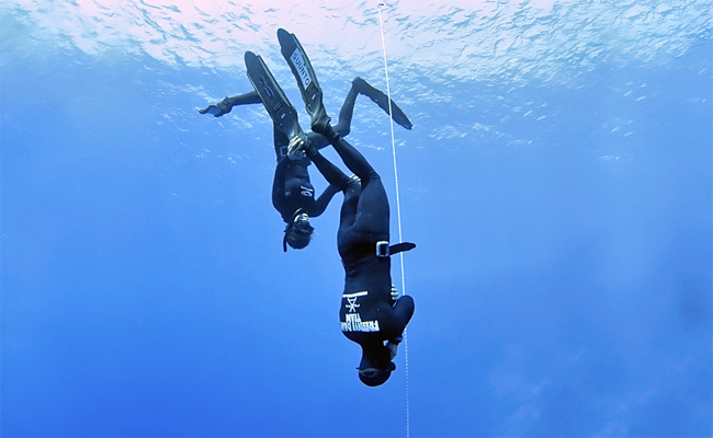 Useful Tips to Freefall Like a Pro - FreeDive International